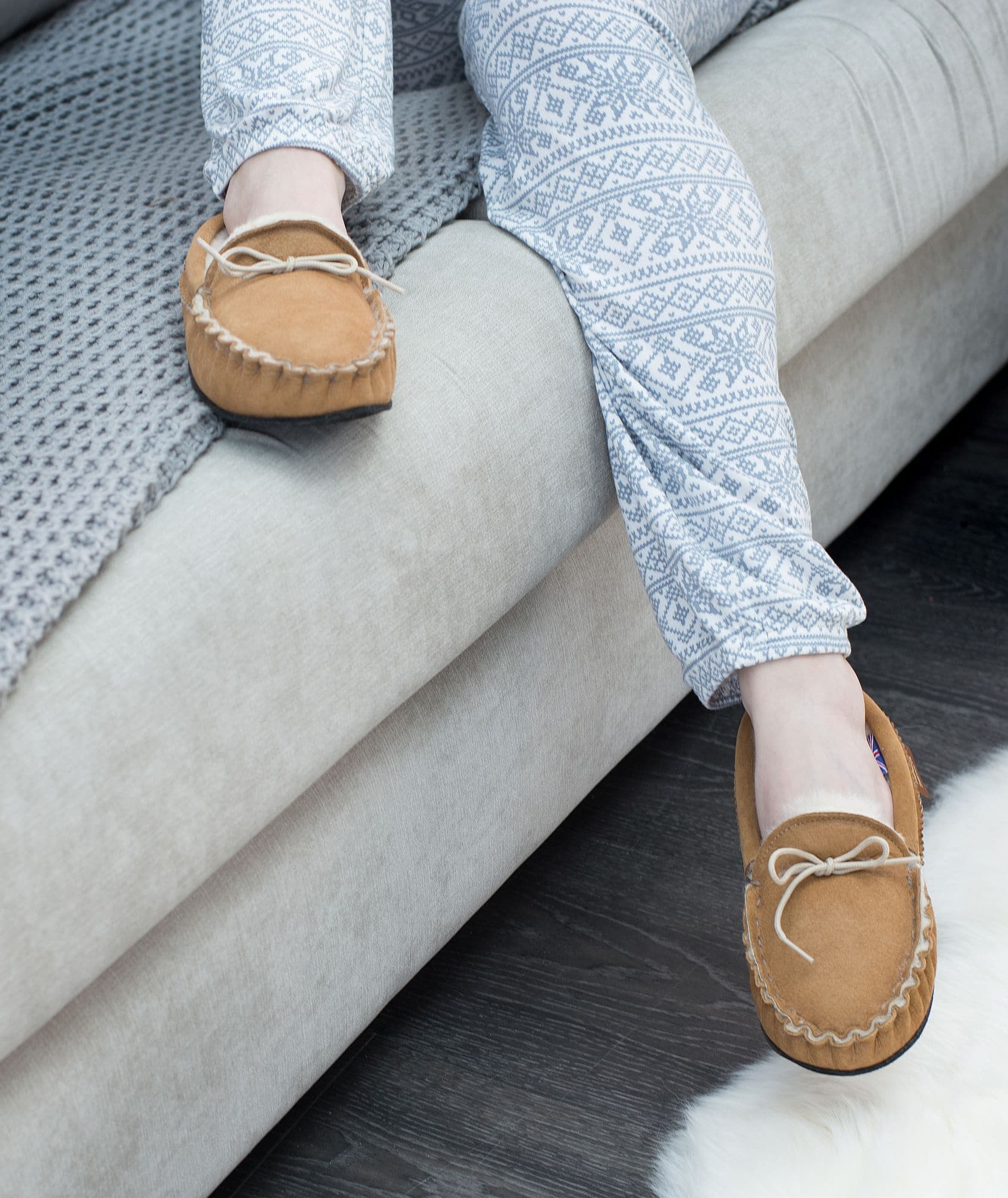 Traditional Tan Handmade British Sheepskin Moccasin Slippers ...