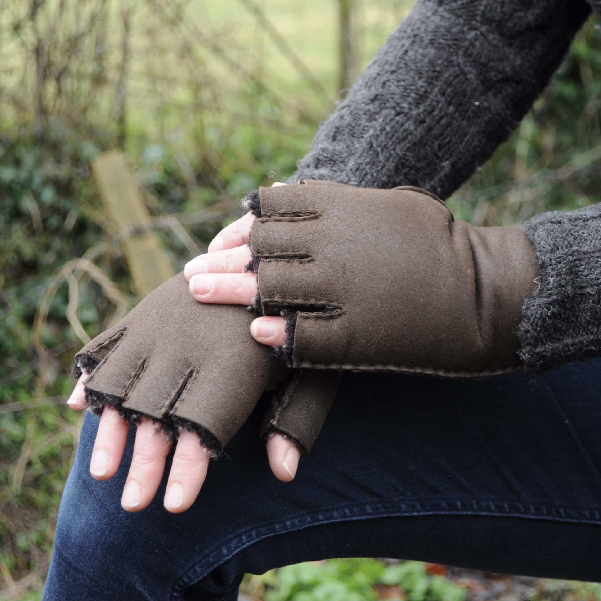British Made Sheepskin Fingerless Gloves for Ladies - Chestnut,Black ...